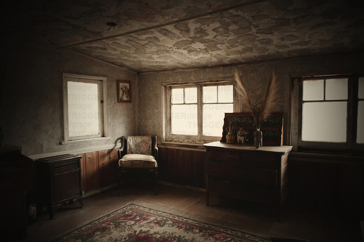 Poetry Project: Abandoned Farmhouse at emaze Presentation