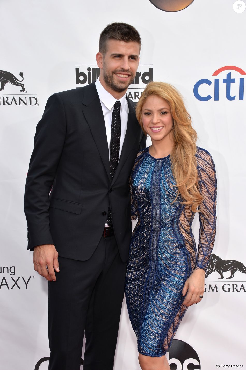 shakira at emaze Presentation