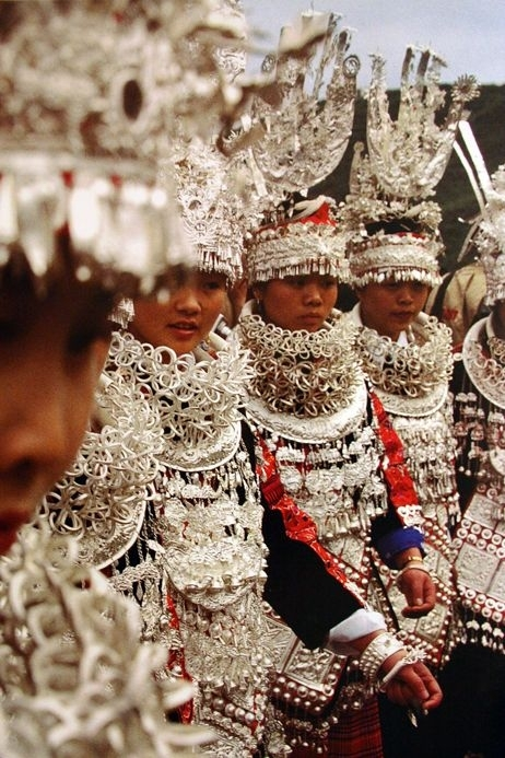 tRADITIONAL COSTUMES at emaze Presentation