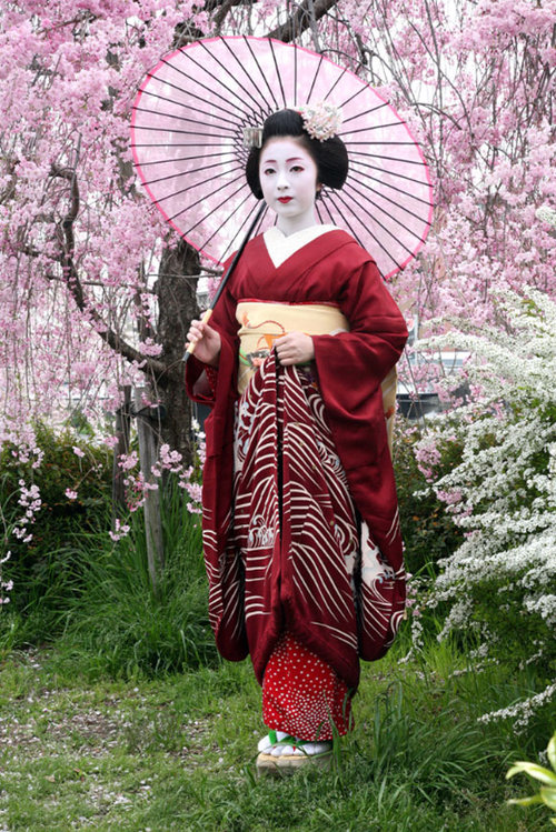 tRADITIONAL COSTUMES at emaze Presentation