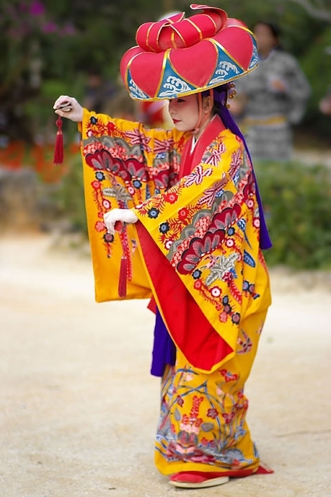 tRADITIONAL COSTUMES on emaze