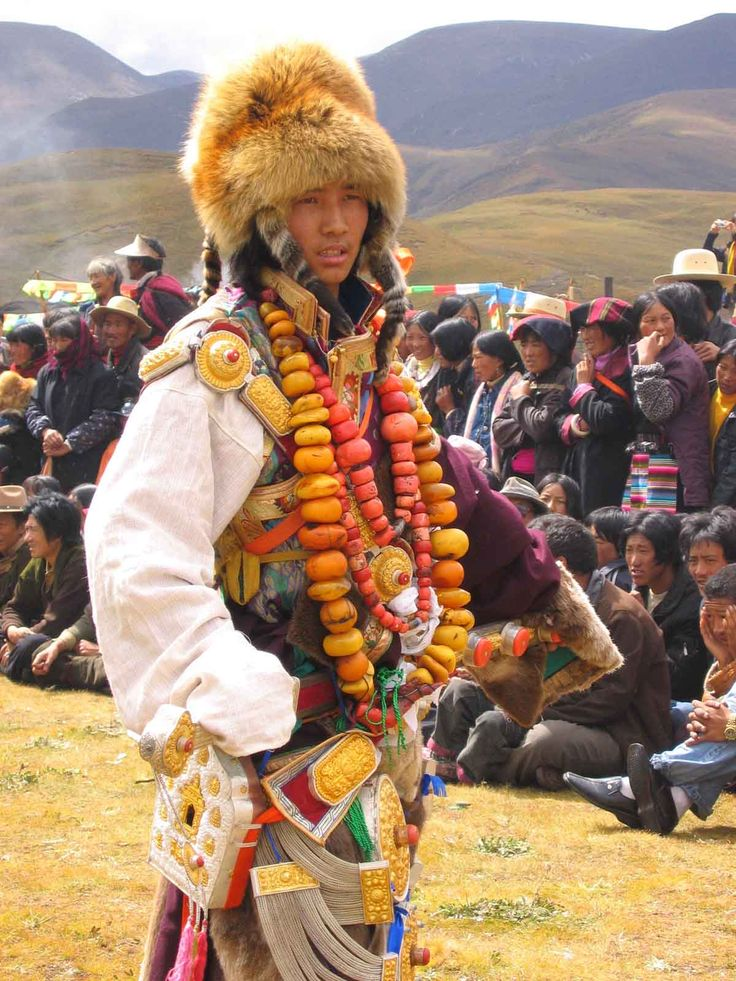 tRADITIONAL COSTUMES at emaze Presentation