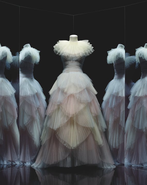 Christian Dior at emaze Presentation