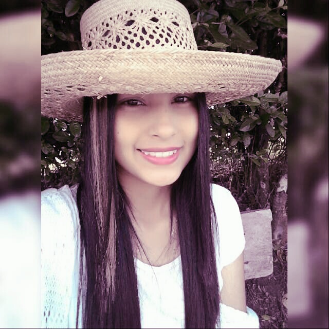 shakira at emaze Presentation