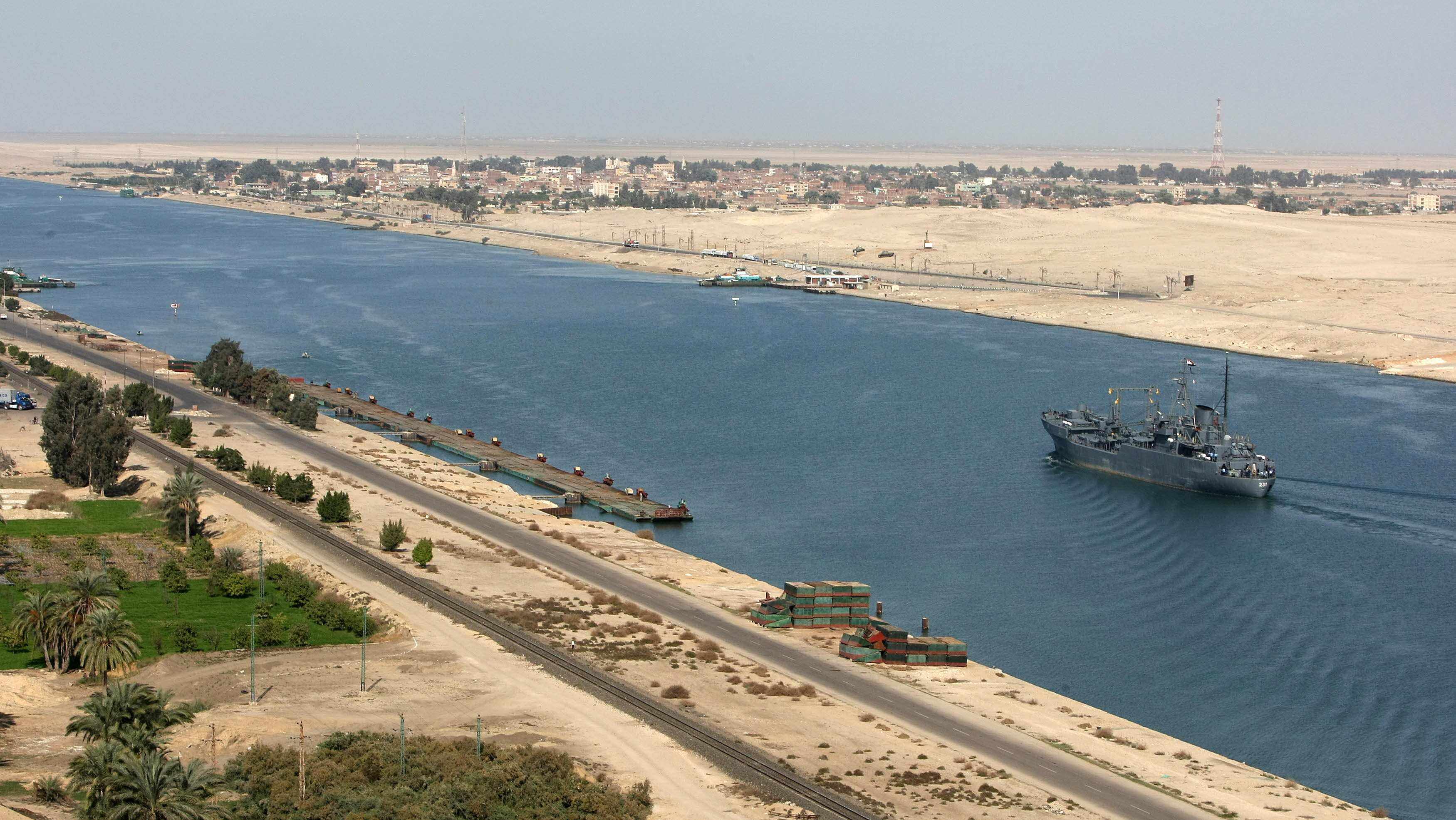 Suez Canal Presentation on emaze