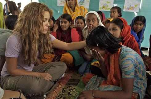 Shakira at emaze Presentation