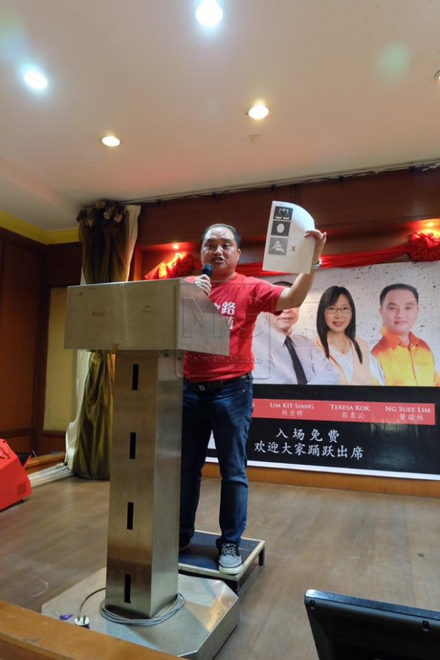 Breaking News at emaze Presentation