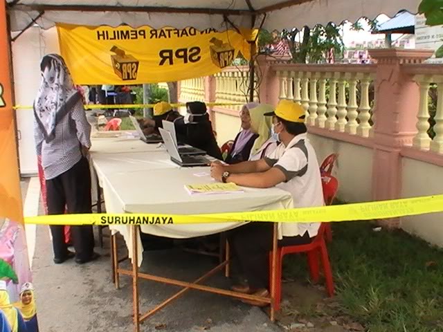 Breaking News at emaze Presentation