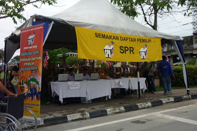 Breaking News at emaze Presentation