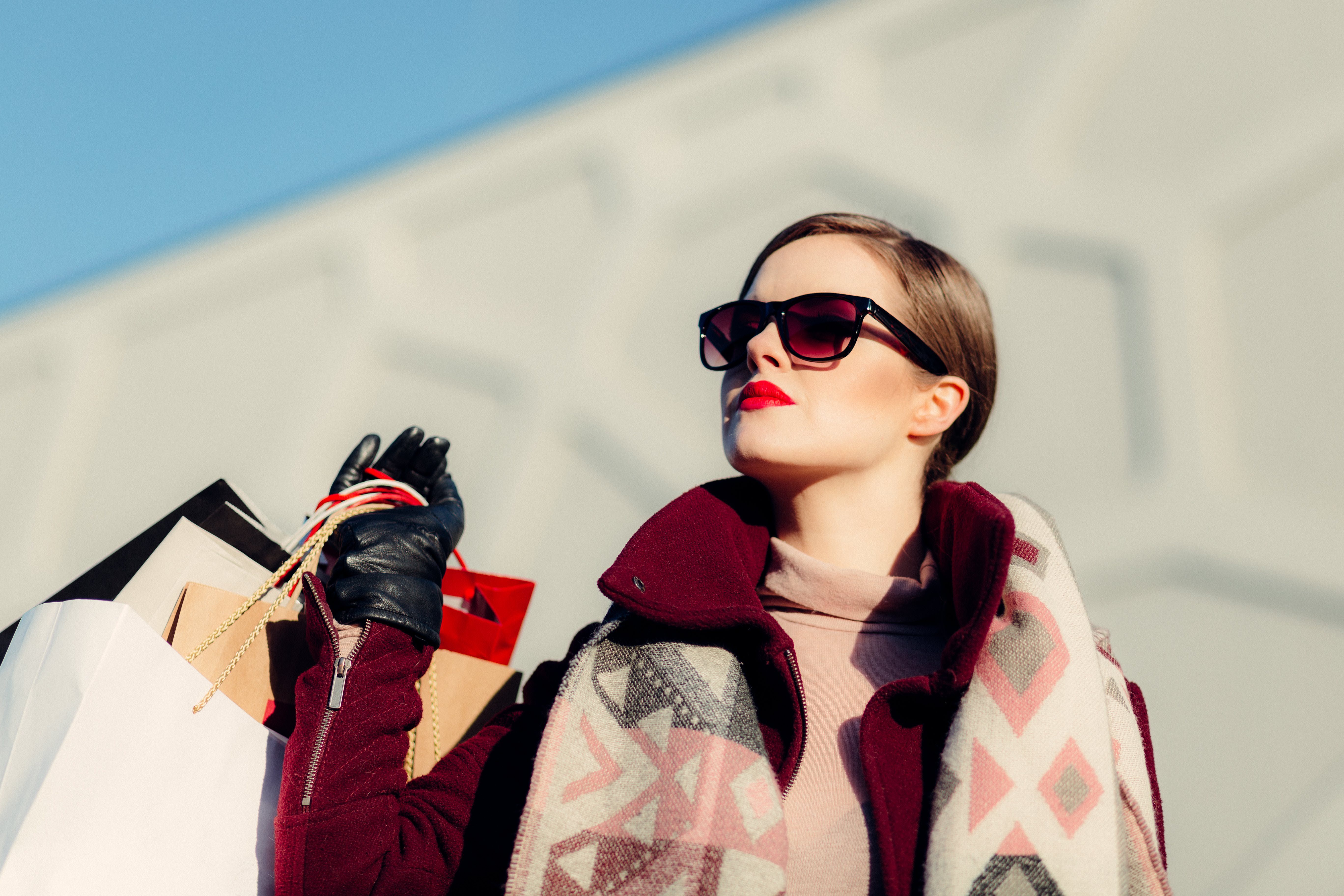 INFLUENCERS Y SU EFECTO EN MILLENNIALS at emaze Presentation