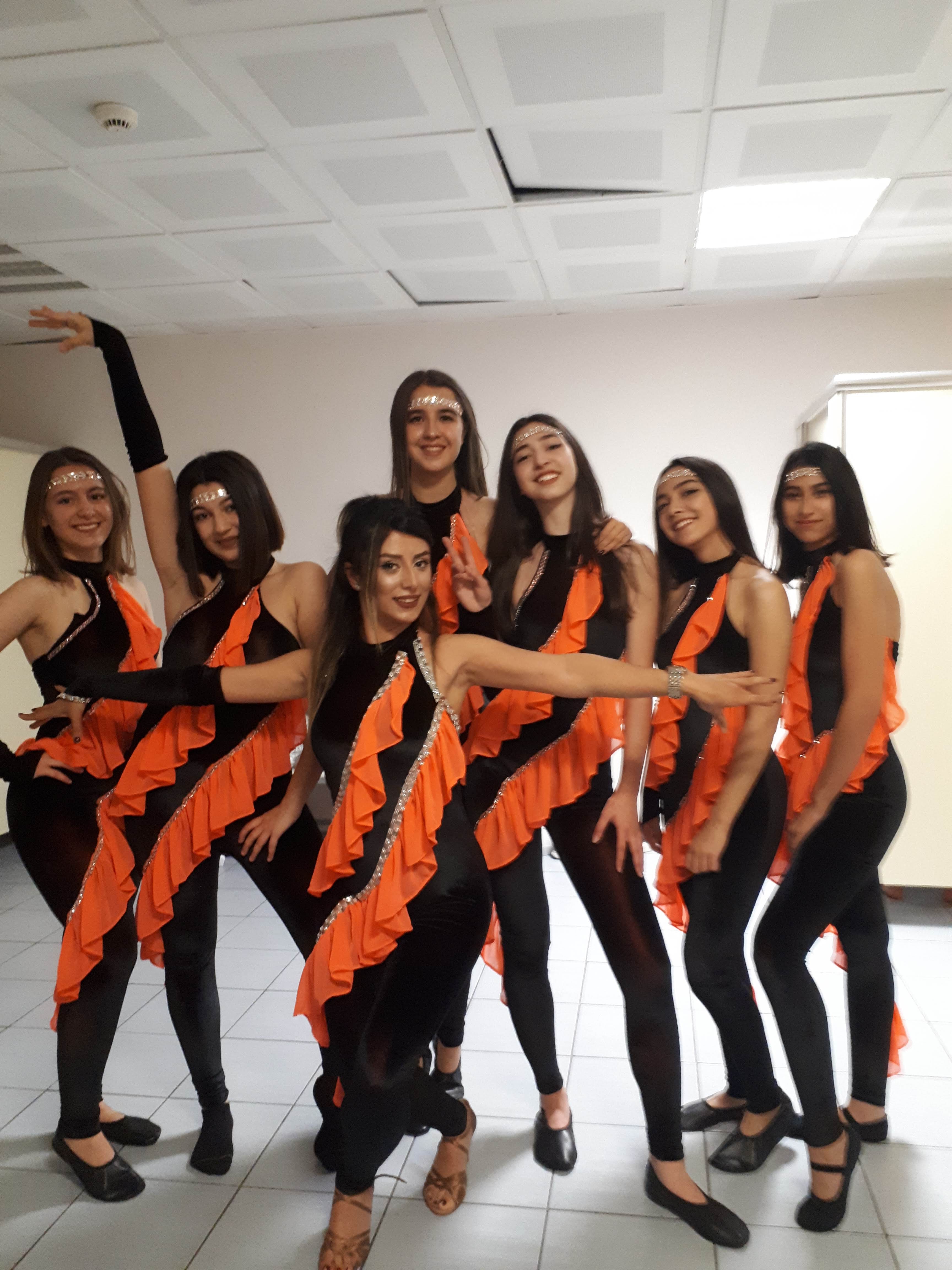 DANCE CLUB at emaze Presentation