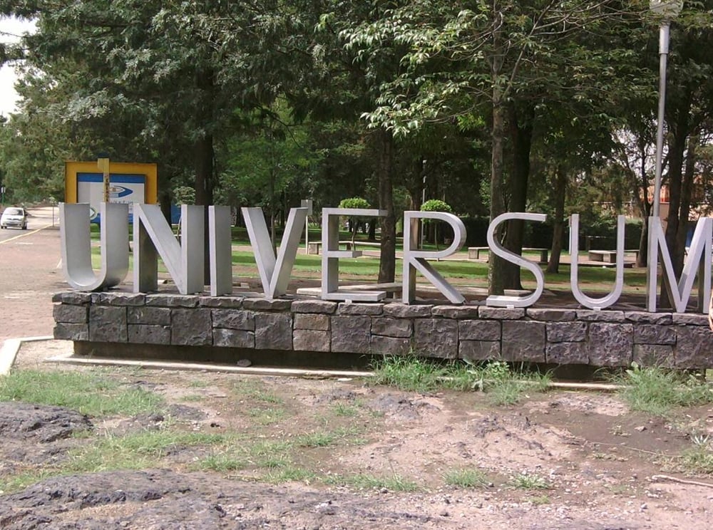 UNIVERSUM at emaze Presentation