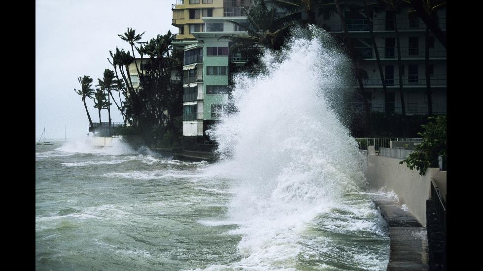 HURRICANE INIKI on emaze