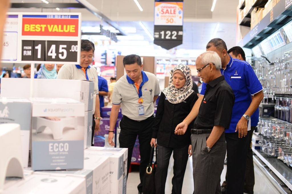 PROFESSIONAL DIPLOMA IN RETAIL MANAGEMENT at emaze Presentation