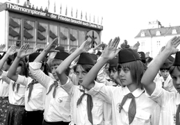 Die Jugend in der DDR on emaze