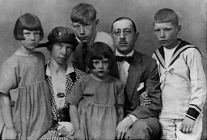 Igor Stravinsky at emaze Presentation