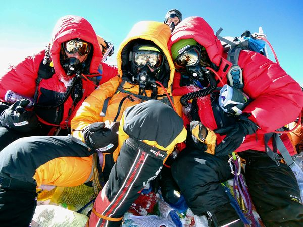 No Summit Out of Sight at emaze Presentation