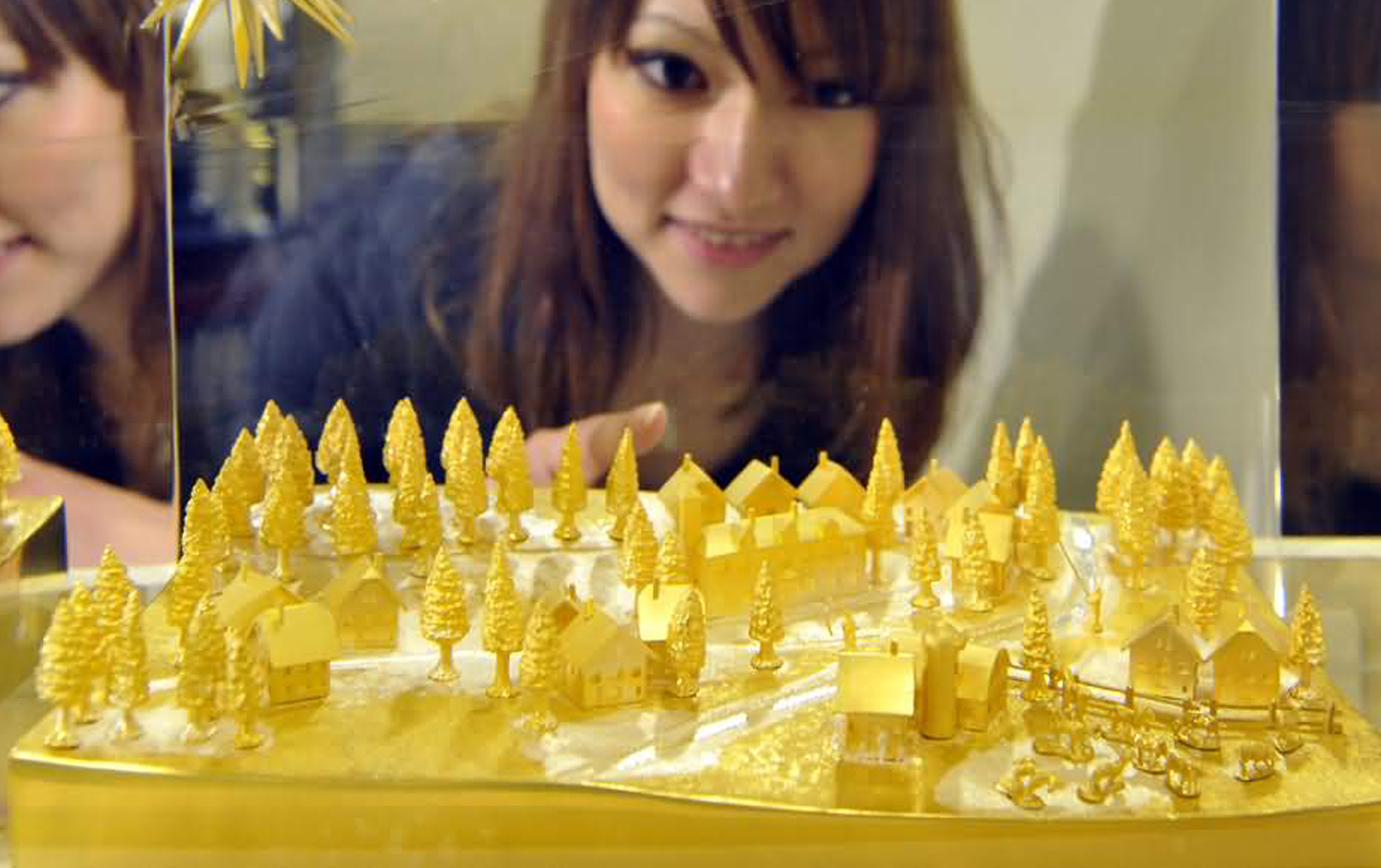 Gold at emaze Presentation