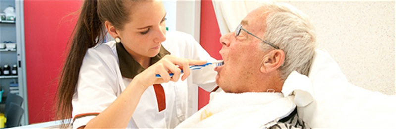 OUDERE ZORGVRAGER on emaze