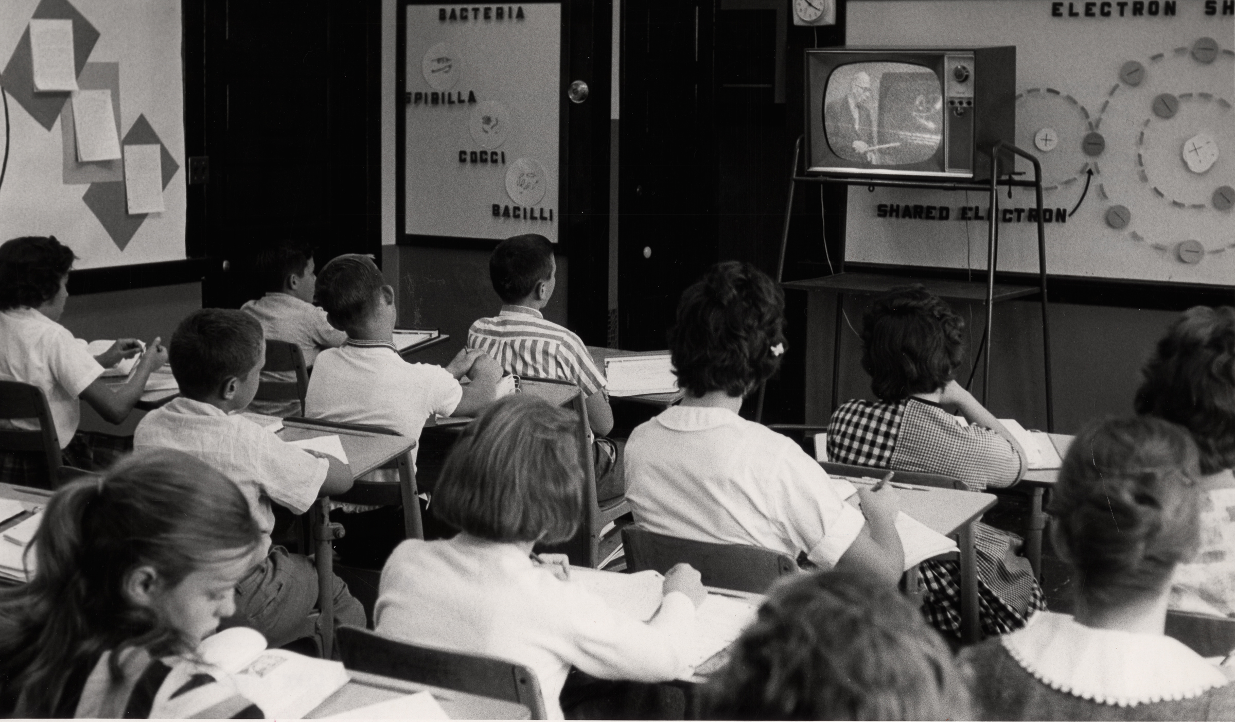 Classrooms: Then and Now at emaze Presentation