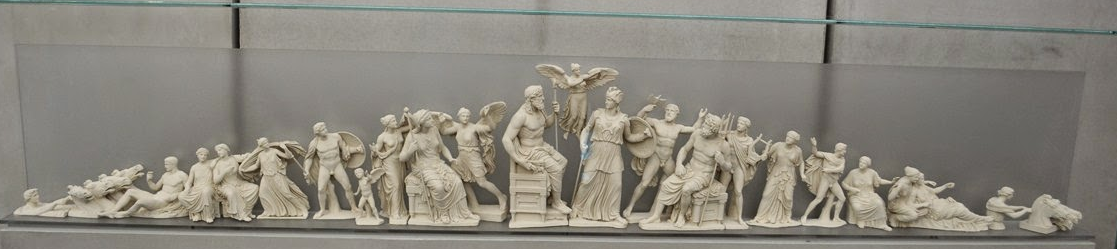 i frontoni at emaze Presentation