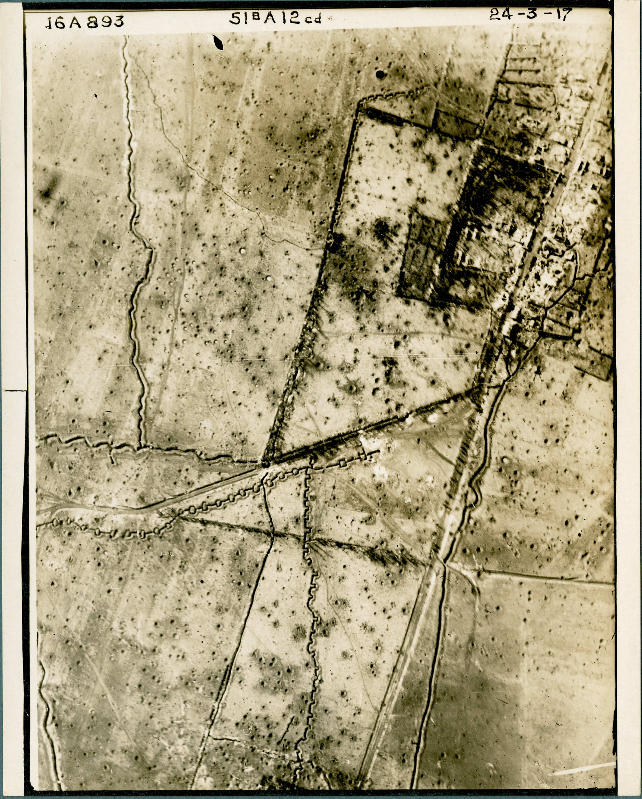 Air war at emaze Presentation