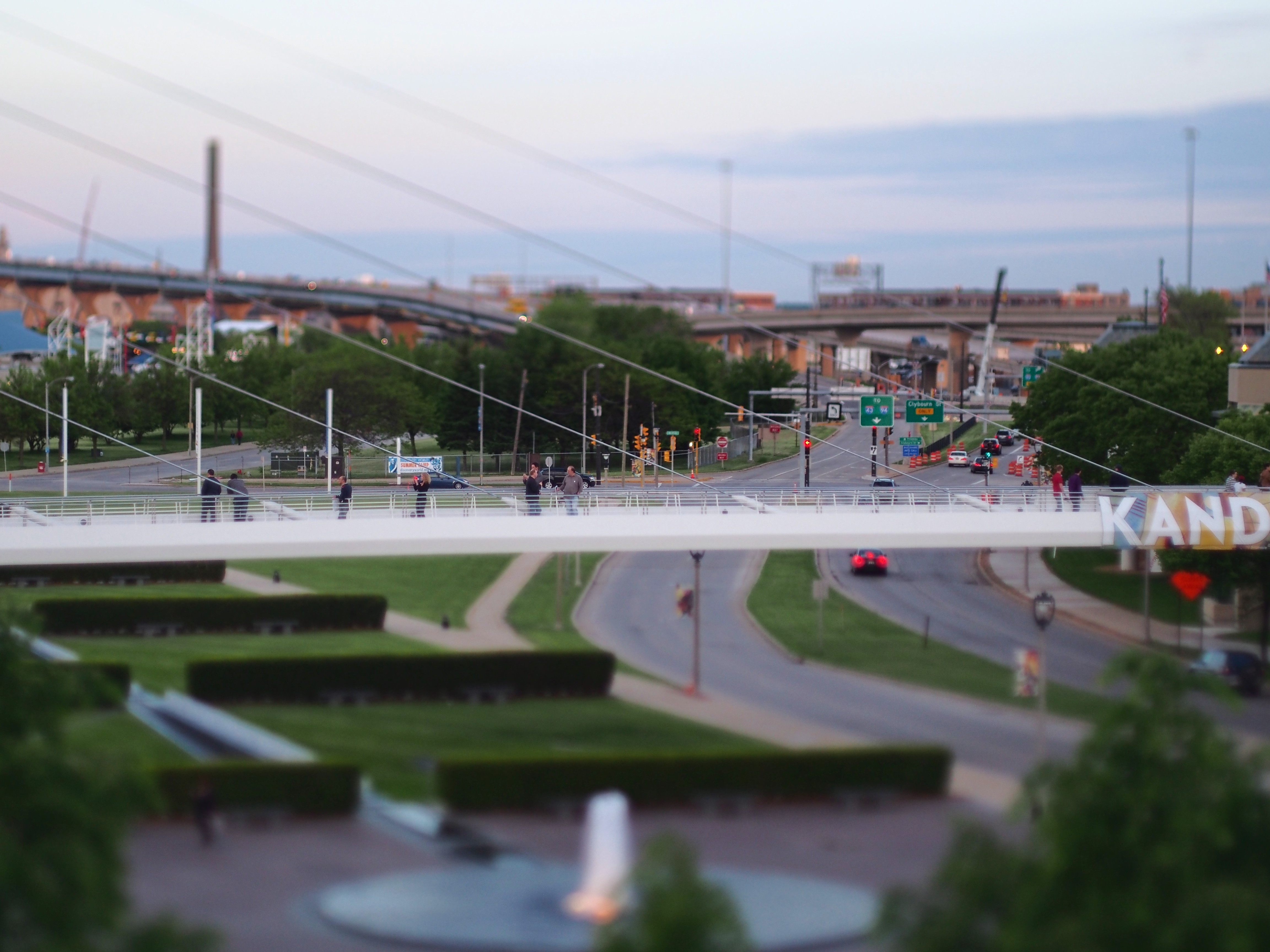 Milwaukee Arch at emaze Presentation