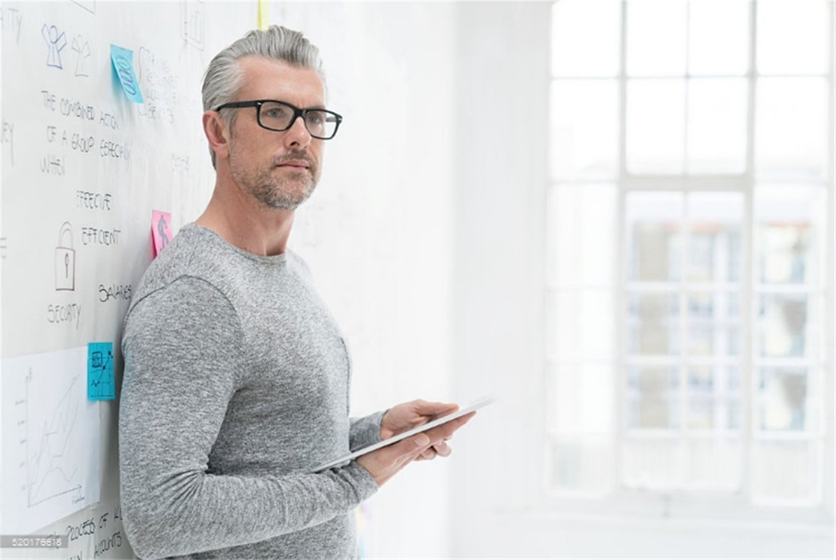 How to choose a color for your logo on emaze