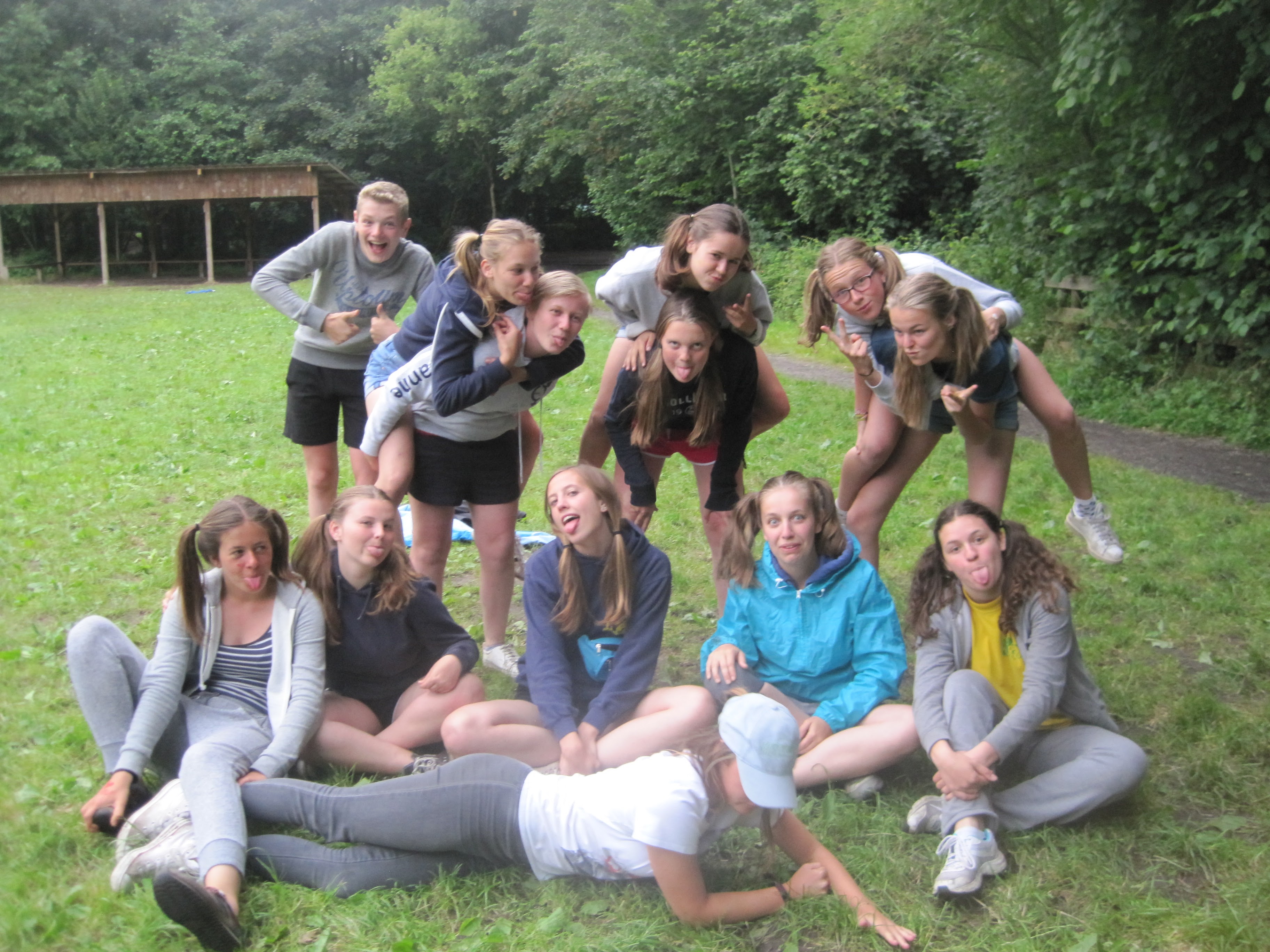 Jeugdbewegingen at emaze Presentation