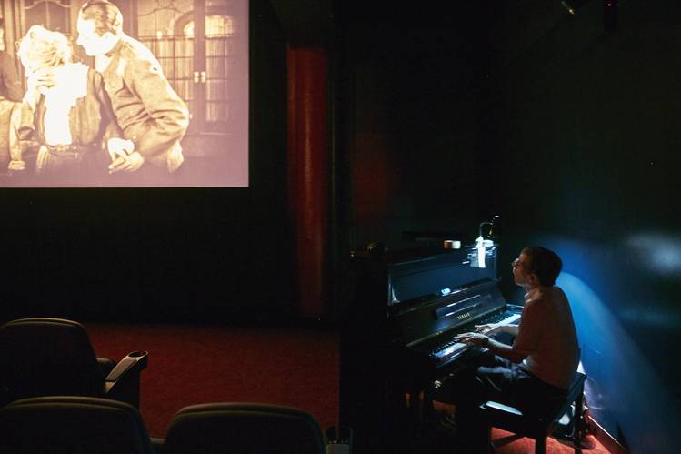 Silent movies and movie theaters on emaze
