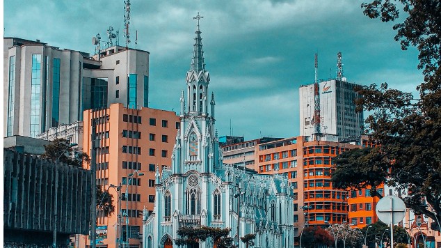 Office Tour at emaze Presentation